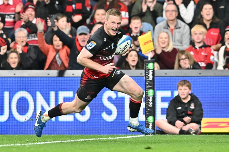 Crusaders and Chiefs win ahead of all-New Zealand Super Rugby semi-finals