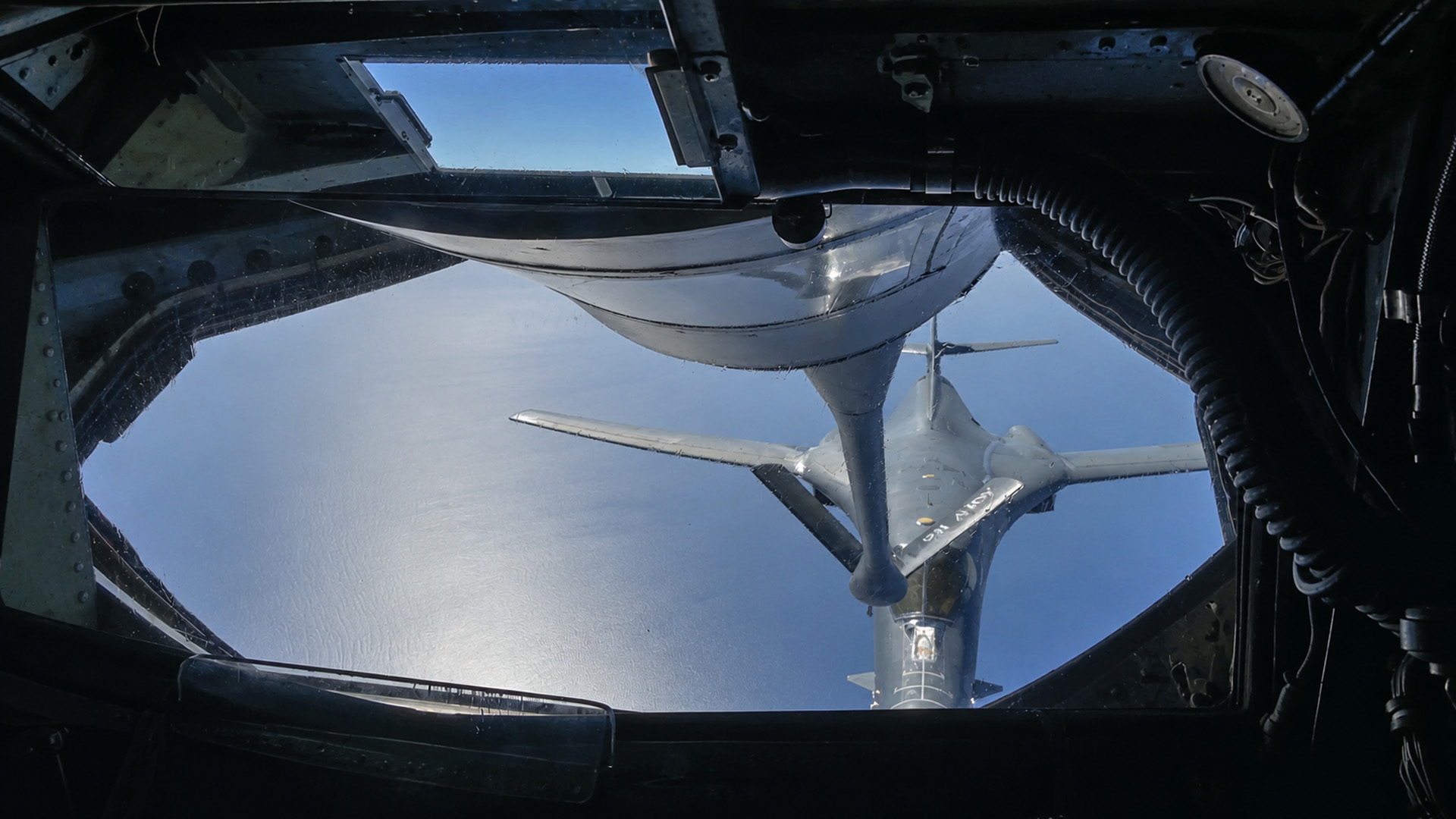Inside the B-1B Lancer refueling mission