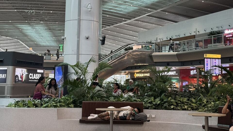 Man called ‘uncivilised’, 'monkey' for sleeping on Delhi airport bench ...