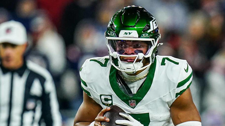 Jets fans have to question Justin Fields' spot in backup quarterback ...