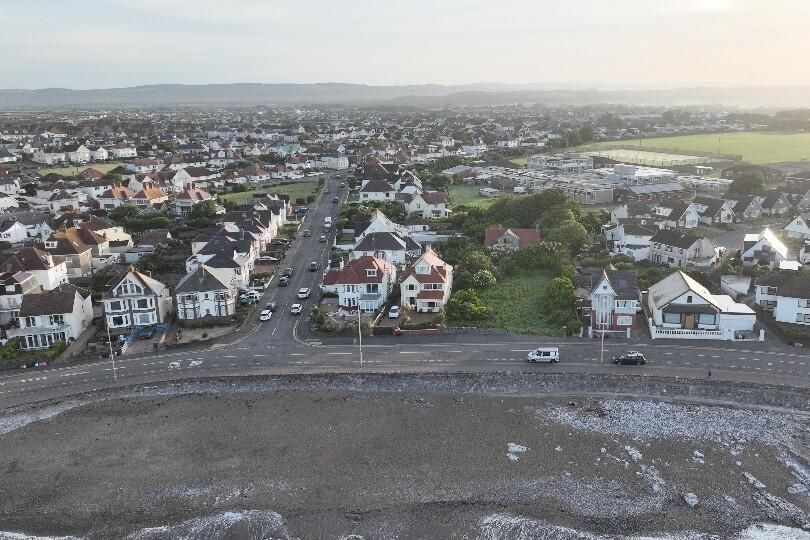 Mysterious rundown house on expensive road revealed after puzzling ...