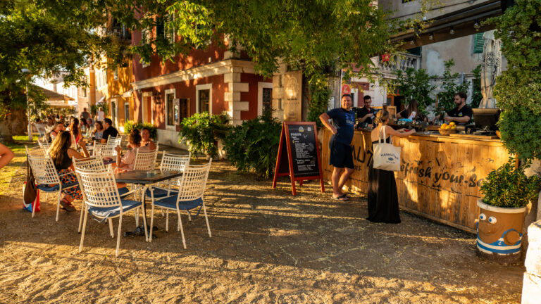Kroatië gaat verkoop van alcohol beperken om dronken toeristen tegen te ...