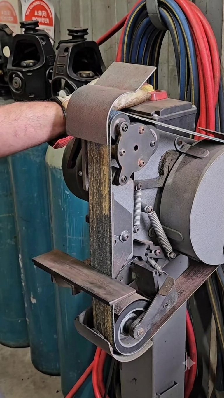 Precision grinding in the workshop