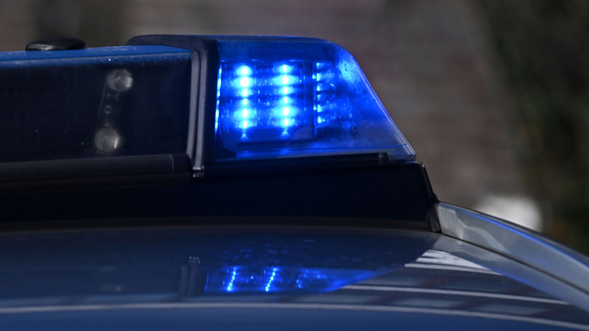 Baden-Württemberg: Polizei befreit vermisstes Kind aus Saftfass in ...