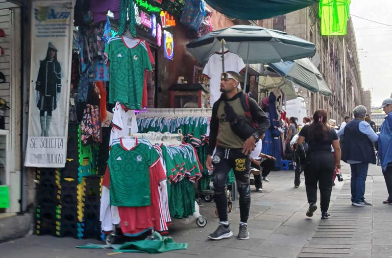 'De a 100 pesitos', playeras pirata de la selección inundan el Centro ...