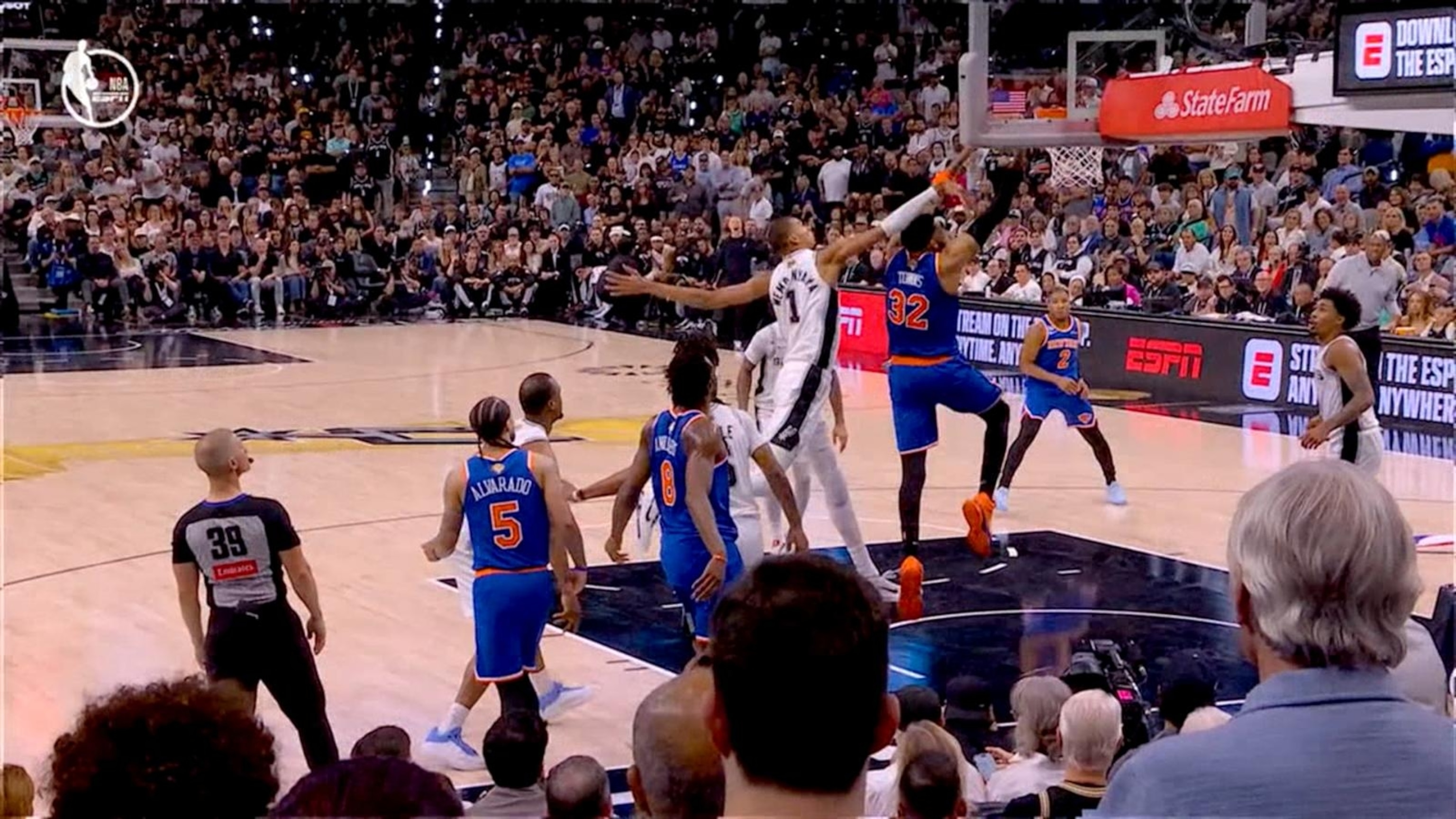 Knicks take 2-0 NBA Finals lead over Spurs