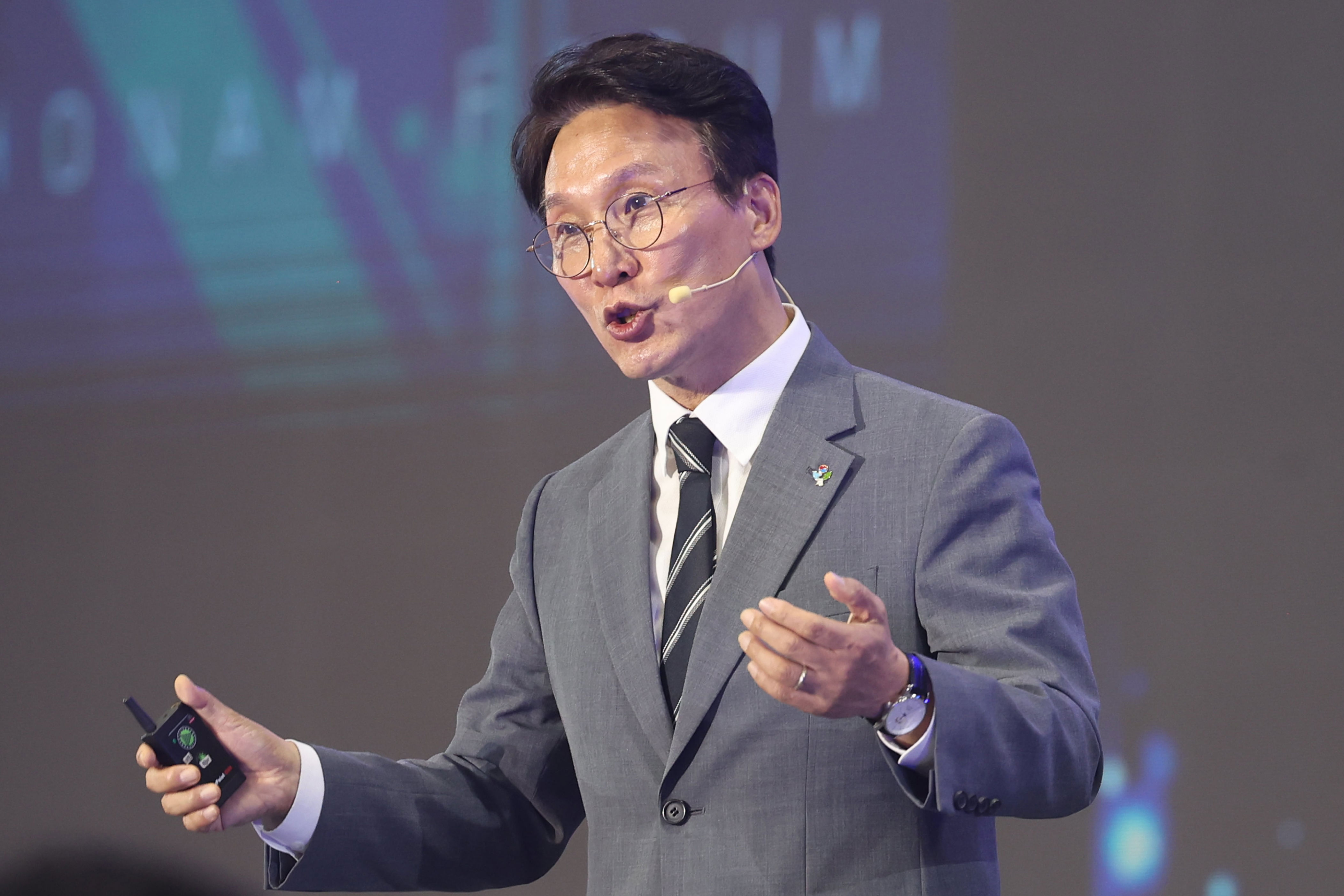 Prime Minister Kim urges Democratic Party to tighten resolve, innovate ...