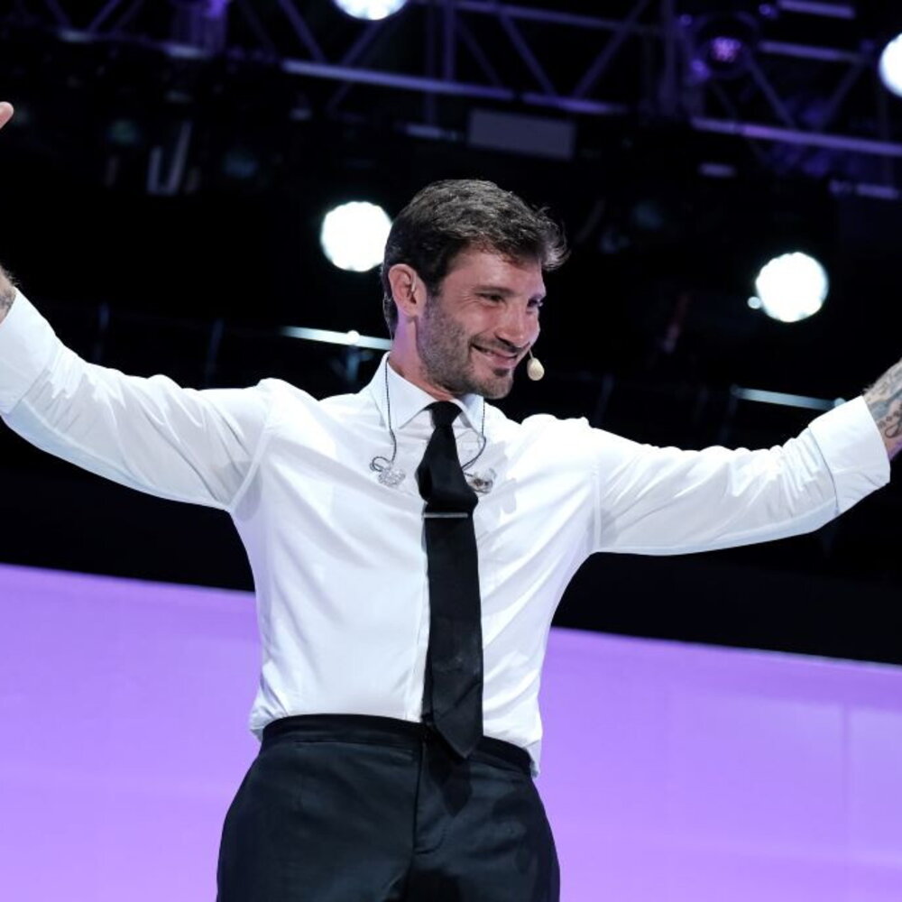 Sanremo 2027, De Martino 'parte' con Vasco. Al Festival anche la serata ...