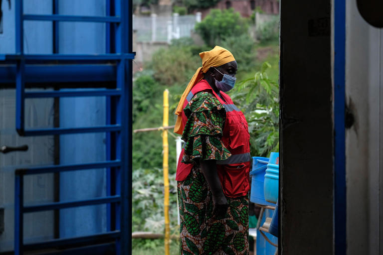 Uganda closes Congo border over Ebola outbreak fears