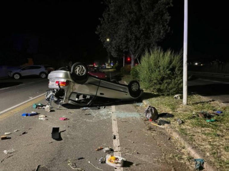 Cagliari, auto speronata e fatta ribaltare: arrestati due 18enni