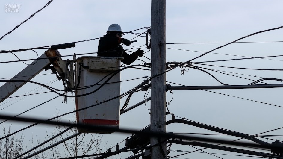 Il a touché le mauvais câble - puis 600 volts ont traversé son corps