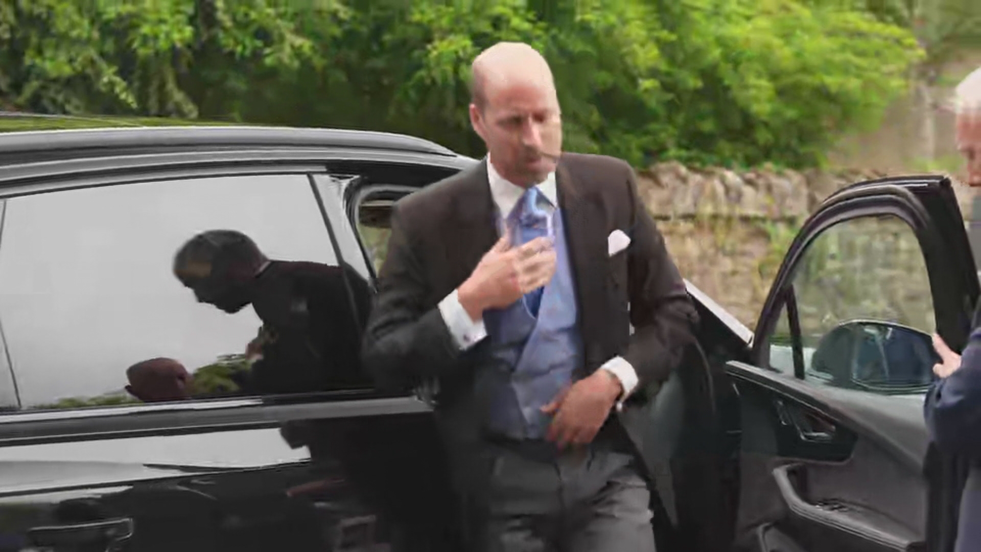 William and Kate arrive for royal wedding
