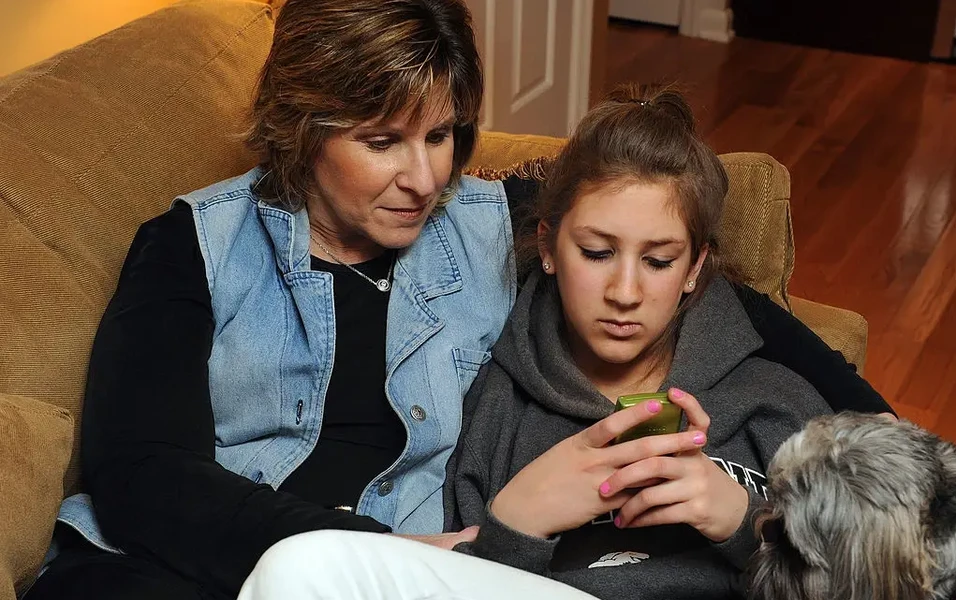 Subtle text shifts may signal growing family distance