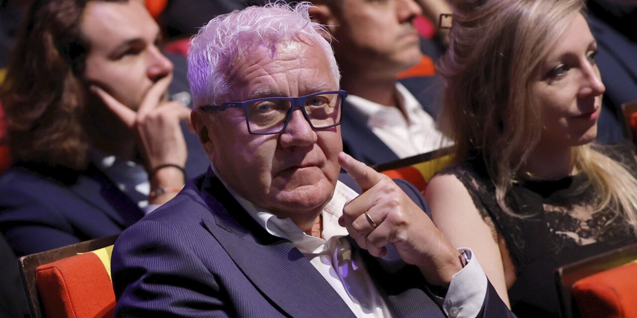 Patrick Lefevere hekelt rijke teams: "Dramatische stoelendans één maand ...