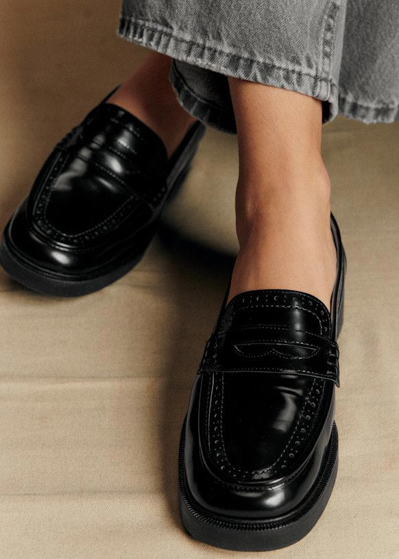 Not white trainers—the chicest over 50s are wearing cigarette trousers ...