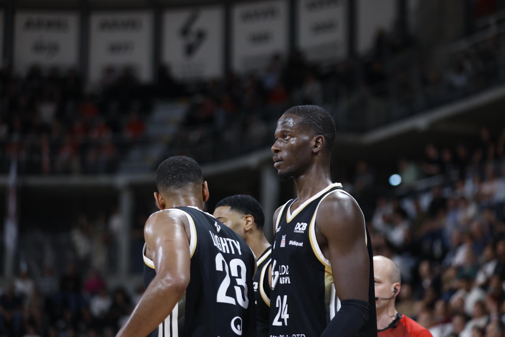 50 millions, seulement trois joueurs conservés et Daniel Theis ciblé ...