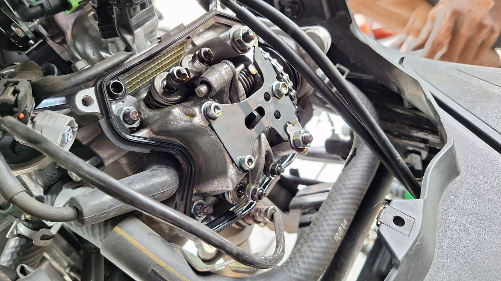 Mesin motor bekas kasar kurang bertenaga? Komponen ini penyebabnya