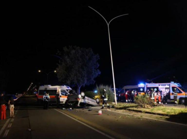 Cagliari, auto speronata e fatta ribaltare: arrestati due 18enni