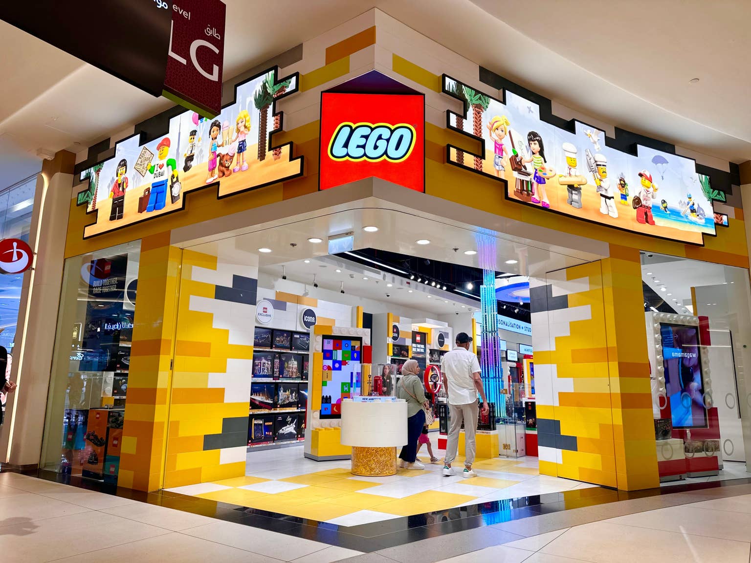 Amazon is selling a vibrant 2039-piece butterfly Lego set perfect for ...