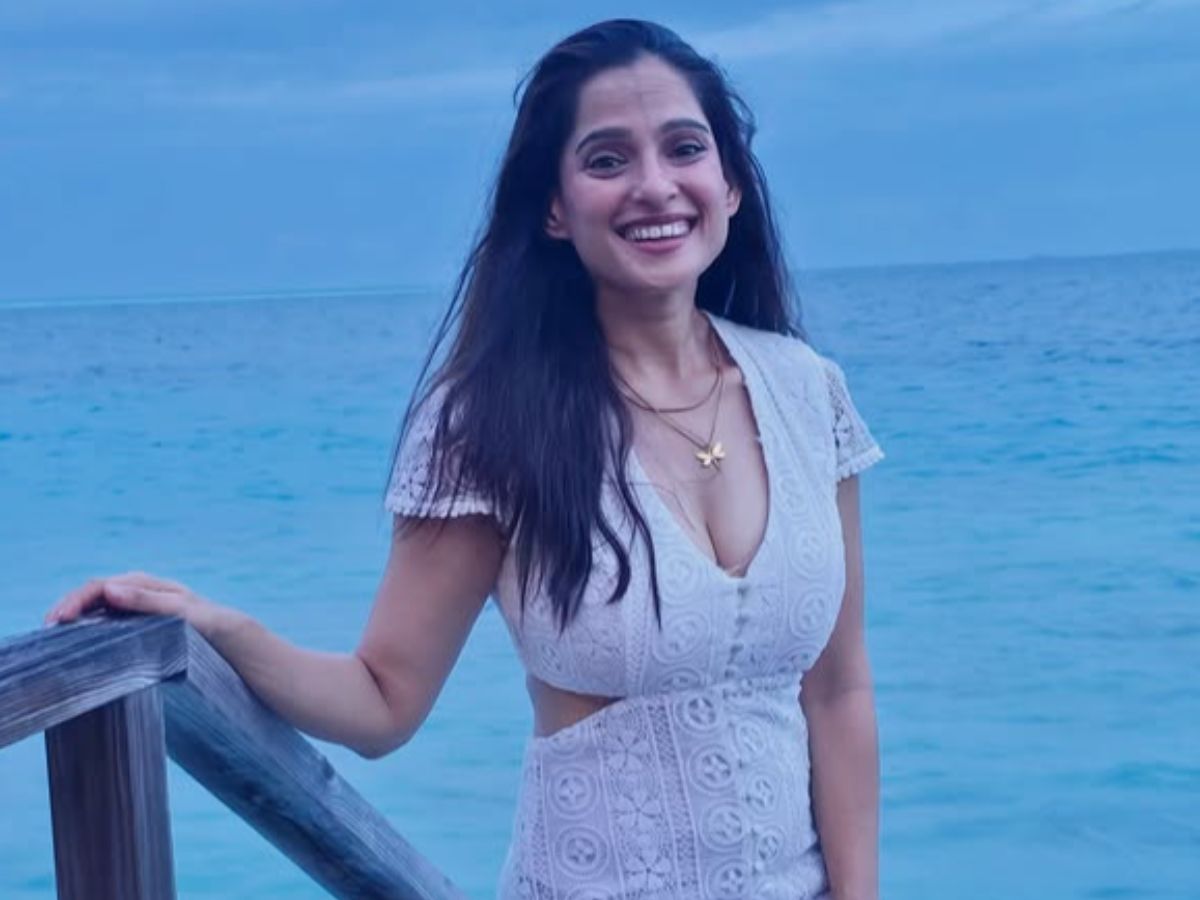 Priya Bapat reveals co-star kept kissing her during shoot, says she ...