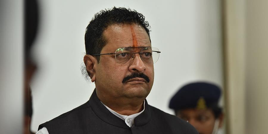 Police detain BJP MLA Basanagouda Patil Yatnal during saffron shawl protest