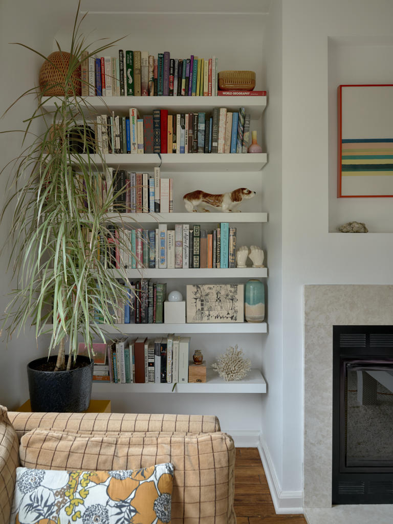 Brimming with her best finds, this dealer’s 750-square-foot home is ...
