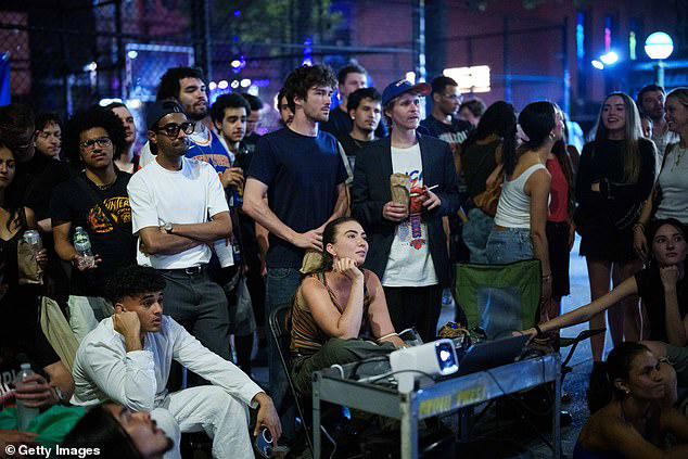 Knicks fans overtake Spurs arena and swarm New York streets to ...