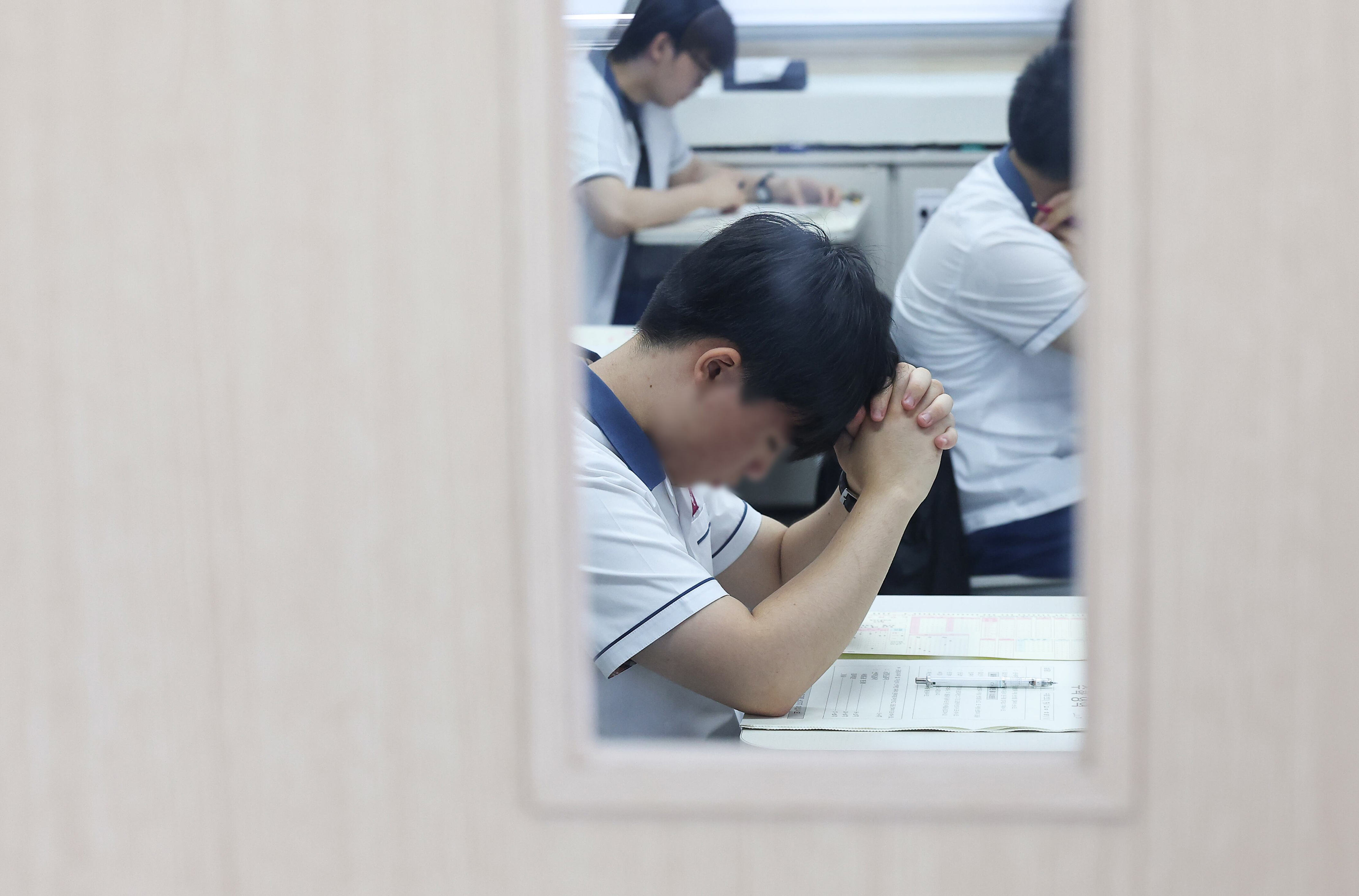 June mock English deemed difficult by 70% of test-takers