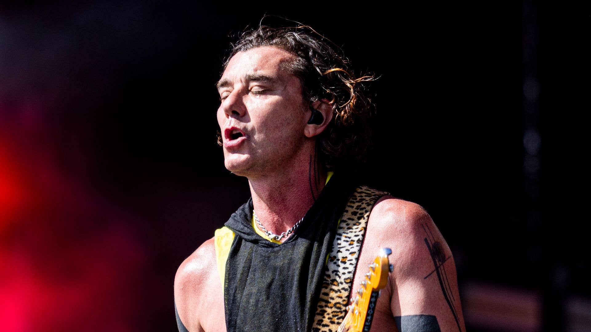Gwen Stefani's ex-husband Gavin Rossdale showcases rippling muscles at ...