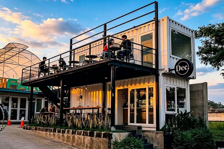 Amazon has a modern, 2-story tiny home-style cafe that doubles as a ...