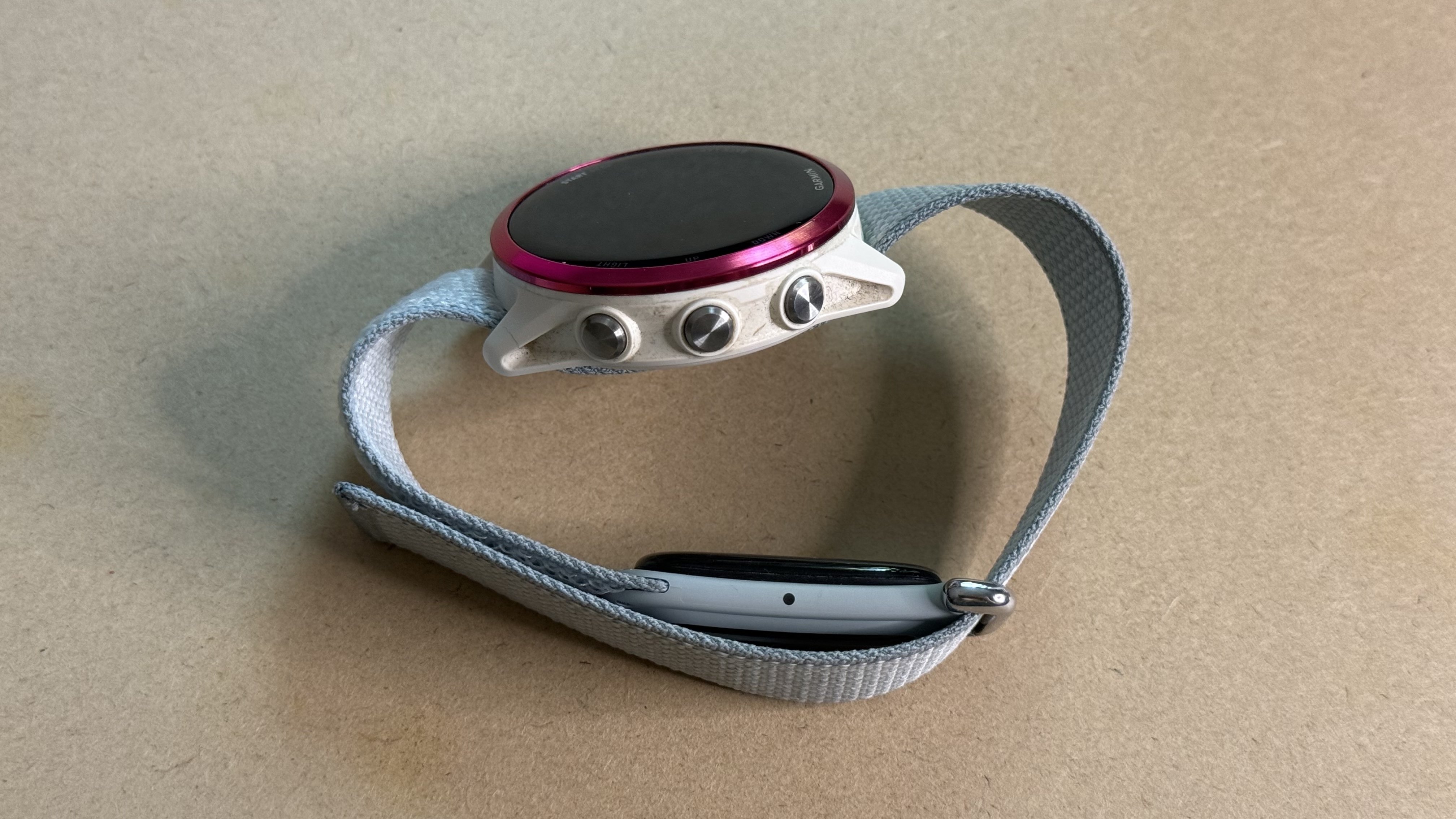 Yes, you can put your watch and Fitbit Air on the same band (but you ...