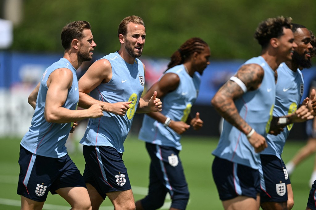 England players prepare for World Cup heat wave with experimental device
