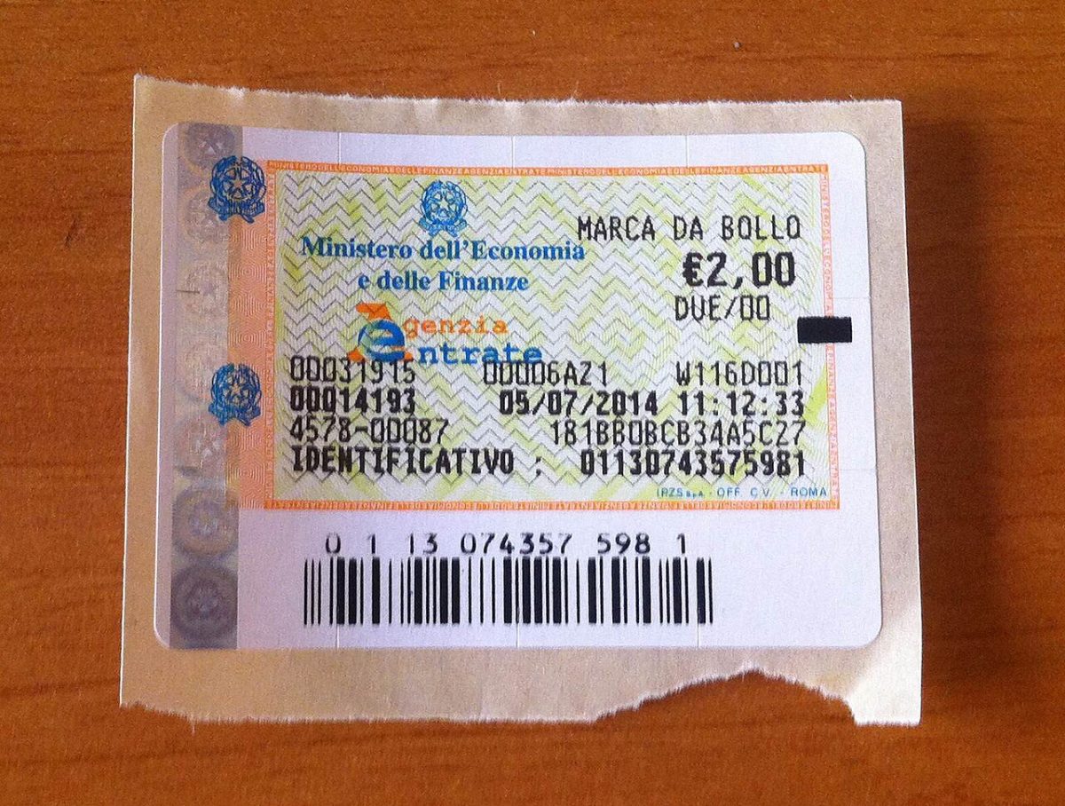 Ruba 30mila euro di marche da bollo, sulle pratiche incollava quelle ...