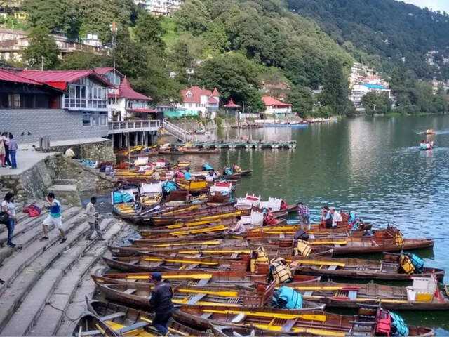 Discover boating adventures in Delhi: Top spots for family fun
