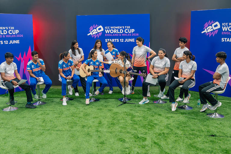 Music sensation Jasleen Royal bowls over cricket icons Harmanpreet Kaur ...
