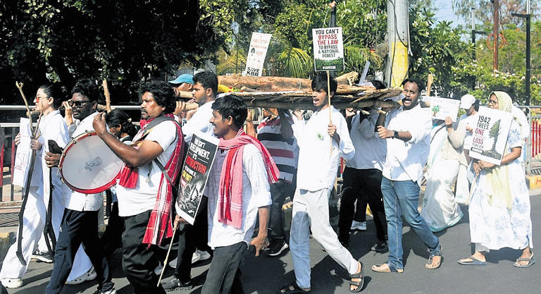 Hundreds gather outside KBR National Park, hold symbolic funeral for ...