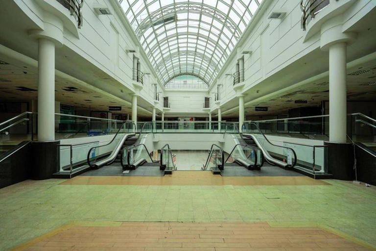 Inside Ireland's 'apocalyptic' abandoned Debenhams as zombie-like site ...