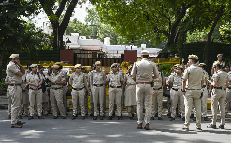 Cockroach Janta Party founder Dipke joins students, youth in Jantar ...