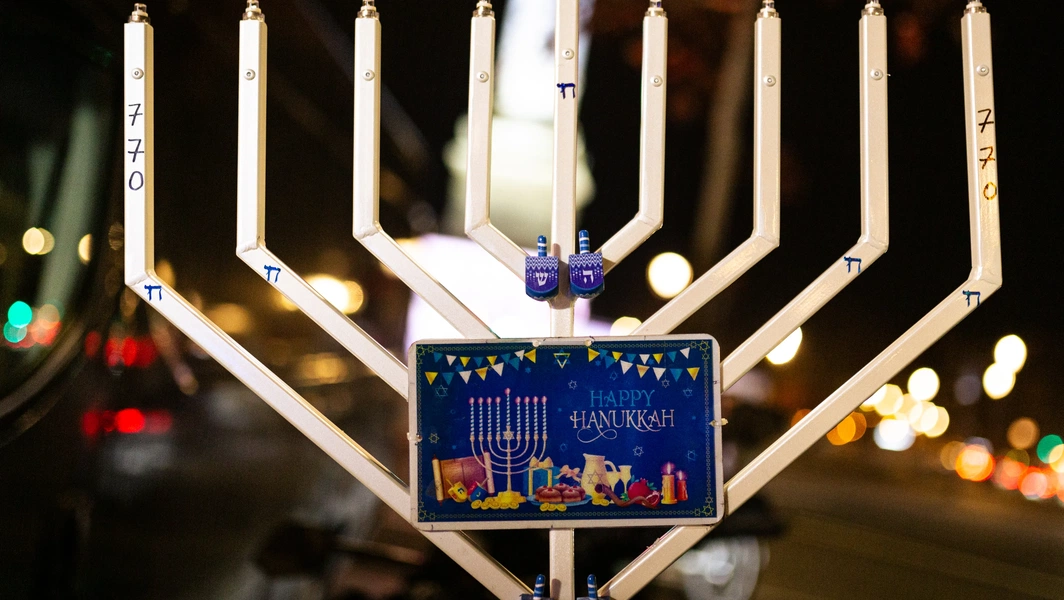 Holiday trivia games to light up gatherings