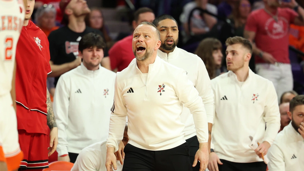 Louisville to host top-10 Texas in 2026 ACC/SEC Challenge