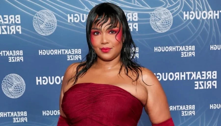 Lizzo reflects on rainy sports illustrated swimsuit runway ...