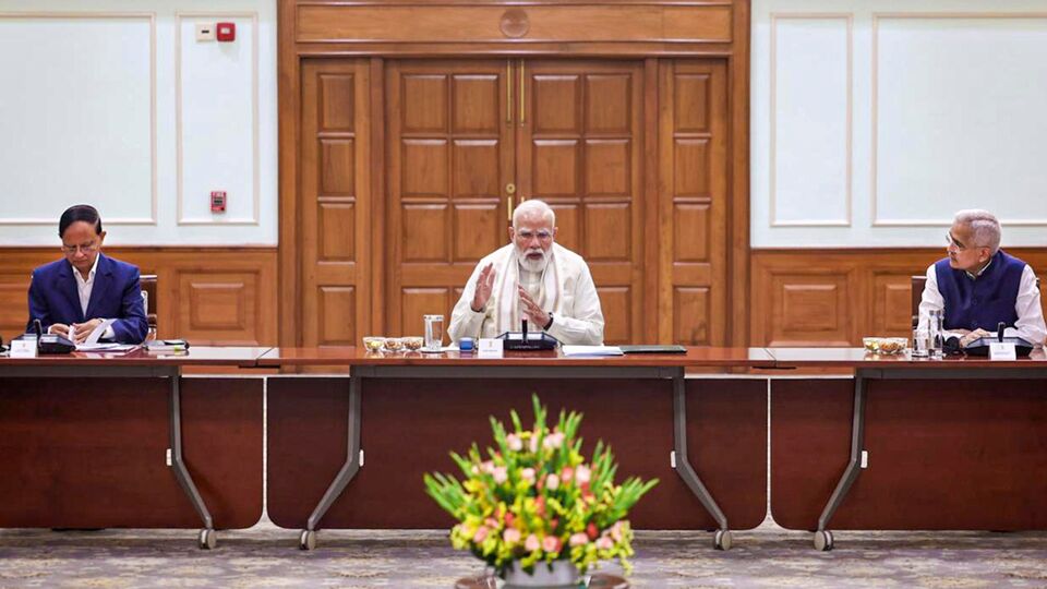 PM Modi, Economic Advisory Council discuss measures to accelerate India ...