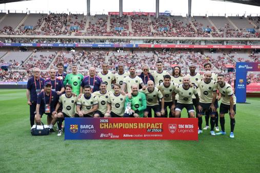 'Show' de Iniesta en Seúl en el 8-3 del Barça Legends al Liverpool