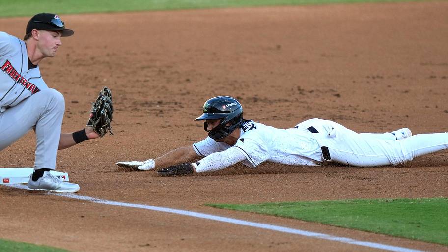 Braves give top hitting prospect surprise promotion that puts him on ...