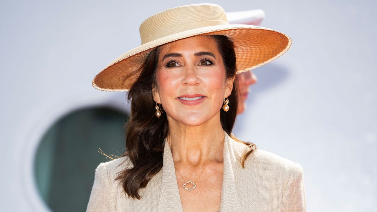 Queen Mary's summer style trick is an easy, affordable way to elevate ...