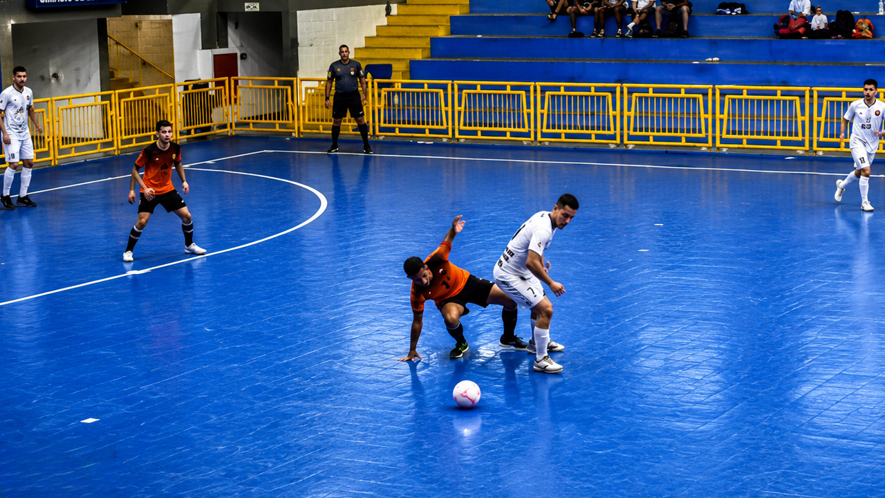 When a defensive tackle unexpectedly becomes a savage futsal nutmeg