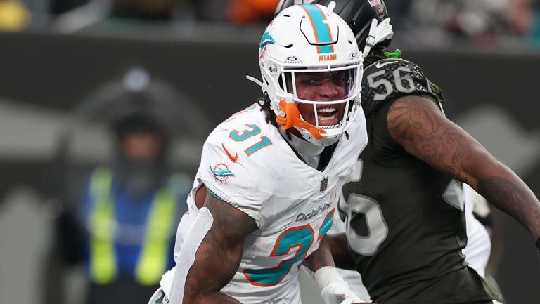 Dolphins RB Ollie Gordon II opens up on year 2 after De’Von Achane ...