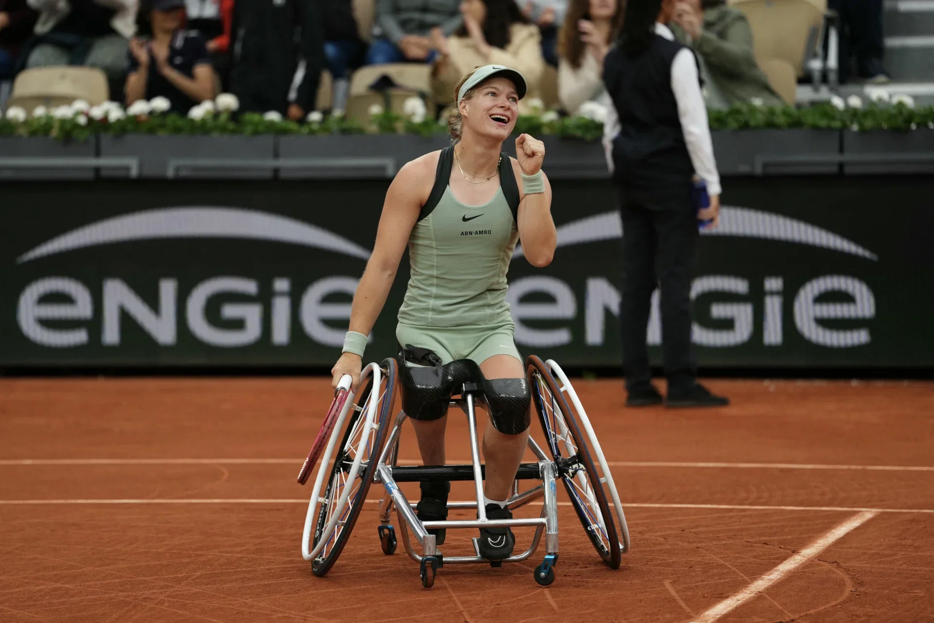 Diede De Groot dominates Ksenia Chasteau for 24th Grand Slam title at ...