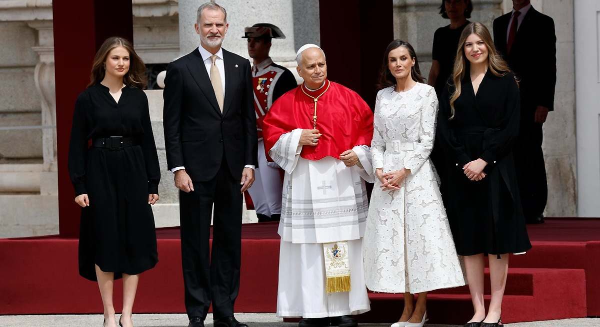 Así ha sido el primer encuentro de Leonor y Sofía con León XIV ...