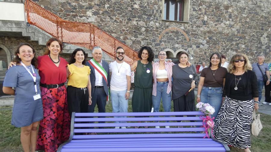 Terralba, una panchina viola per chi soffre di fibromialgia